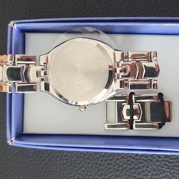Avon | Accessories | Ladies Silver Tone Watch Watch Expandable Two ...